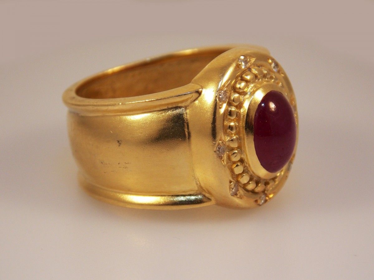 Goldener Ring: Embracing the Glow of Luxurious Gold Jewelry ...